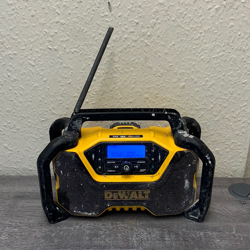 Pre-owned DEWALT DCR029 18V DAB / FM COMPACT BLUETOOTH RADIO WITH 5.0AH ...